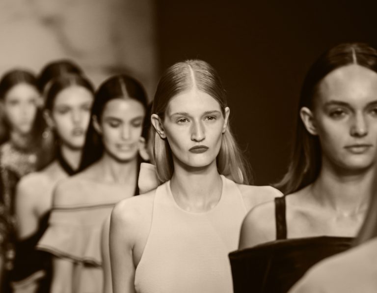 'Heroin Chic': A Movement that Changed the Appearance of Fashion - Quench